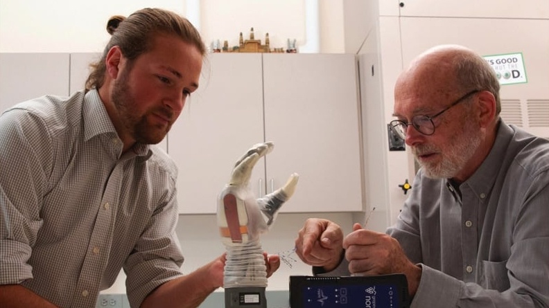 Prosthetic Arm Can Move and Feel - Medical Design Briefs